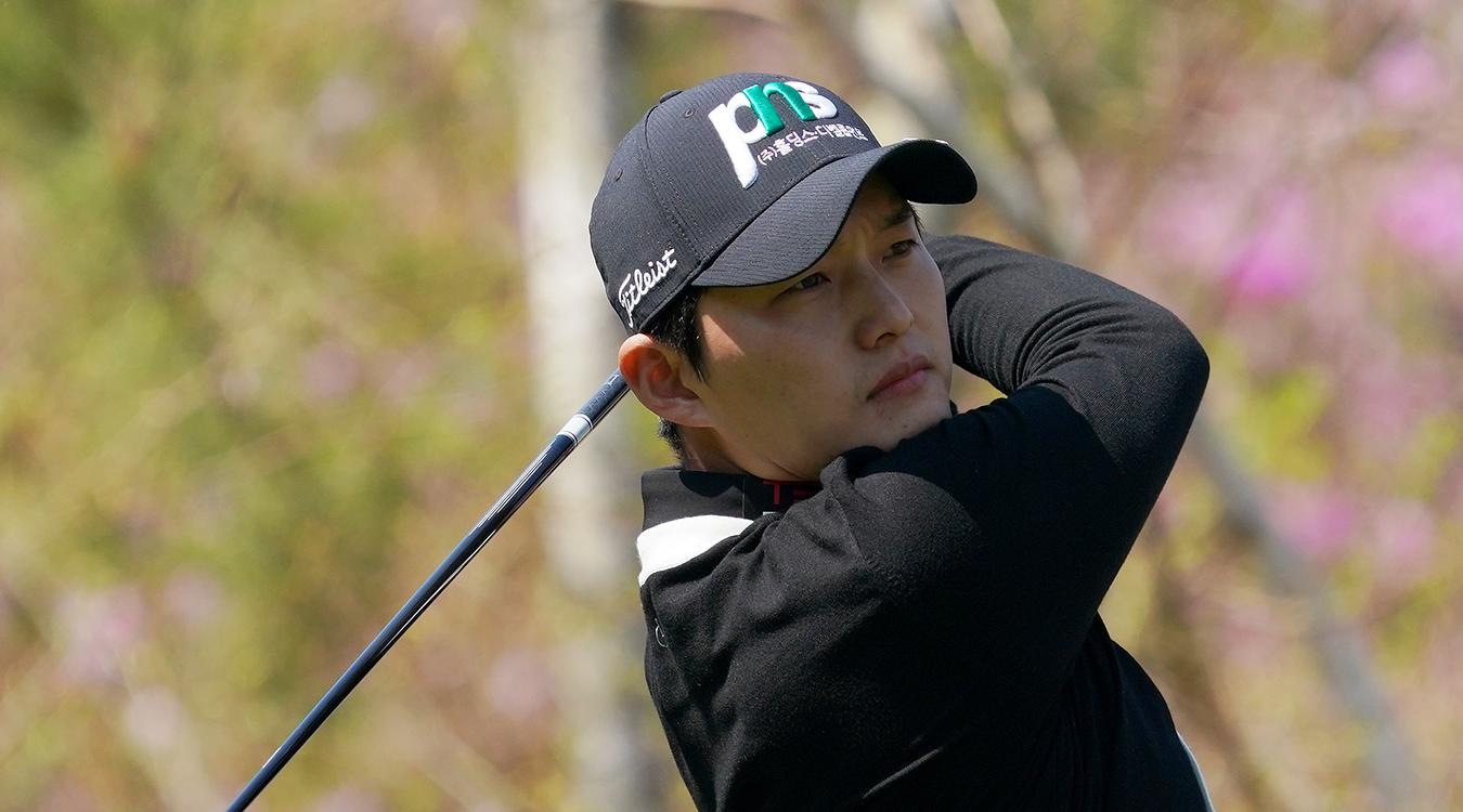 Yeong Su Kim Golfer Titleist